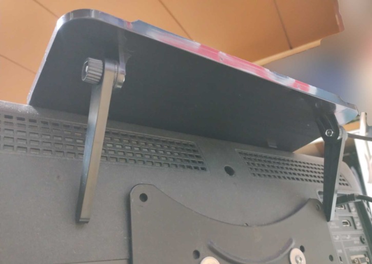 ダイソーパソコンモニターラックで液晶テレビの上に小物を置く・録画用HDDを置いてみた | いろいろやってみる！